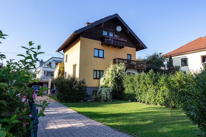Top 1: Ben's Refugium - Bequemes Apartment Für 3 - Salzbourg