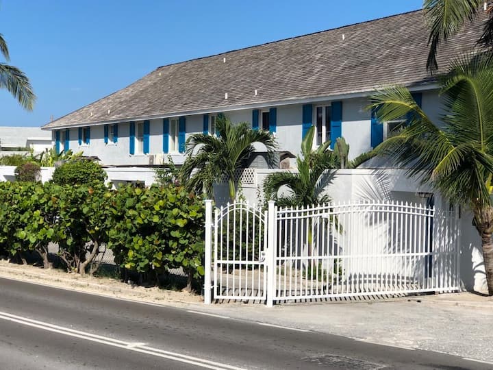 Ivy May's Beach House - 나사우
