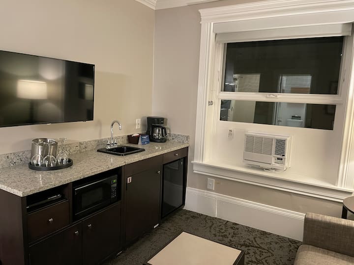 Beautiful 1 Bedroom Hotel Suite In Union Square - San Francisco, CA