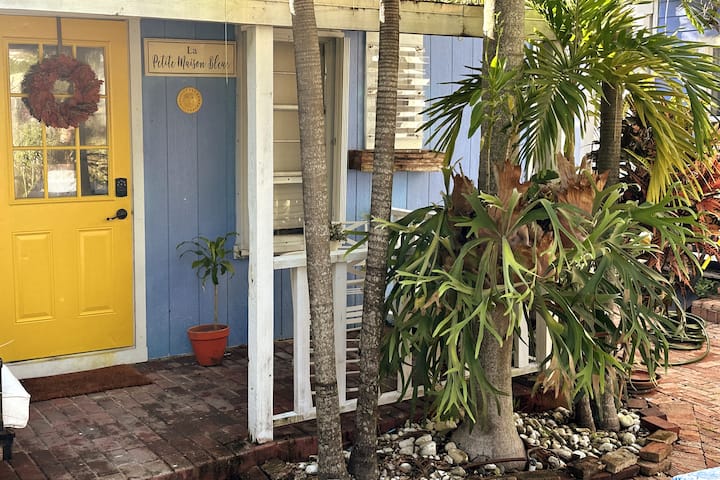 La Petite Maison Bleue - West Palm Beach, FL