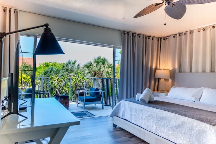 #Closest2beach - Huge 5br/5.5ba By Ritz & Beach - Naples Park, FL