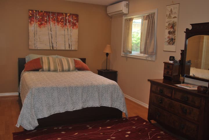 Private Suite In Woodland Hills With Patio - Los Angeles, CA