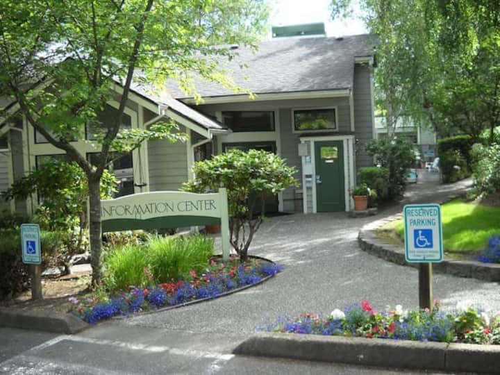 Timberlawn Apts C111 - Ground Floor 2 Bed 2 Bath - 레드먼드