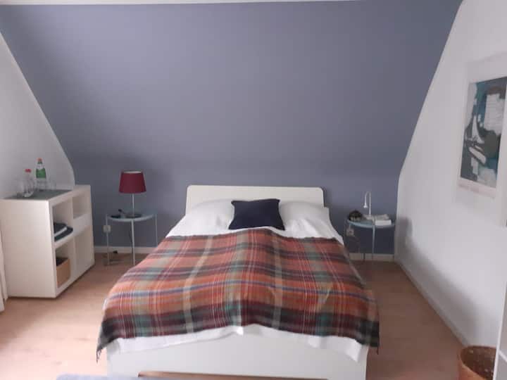 2 Zimmer, Priv. Eing./bad, Terrasse; Düsseld-köln - Neuss