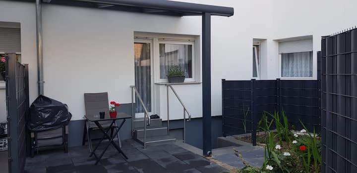 Komplett Neu Renoviertes, Schickes 48 Qm Apartment - Bonn