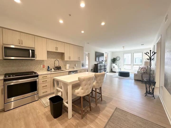 Promande -2b2b Luxury Apartment - Irvine, CA