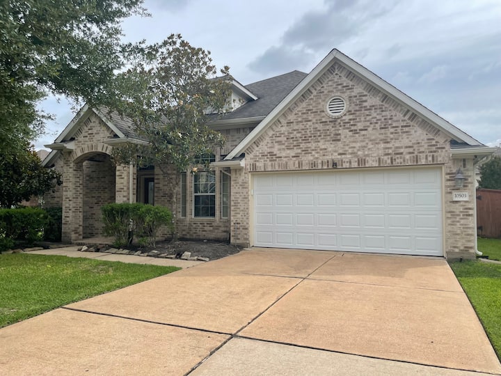 Quaint And Quiet Home In Spring, Texas - Tomball, TX