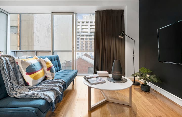 Collins Central—sleek Light-filled Pad In The Cbd - Melbourne