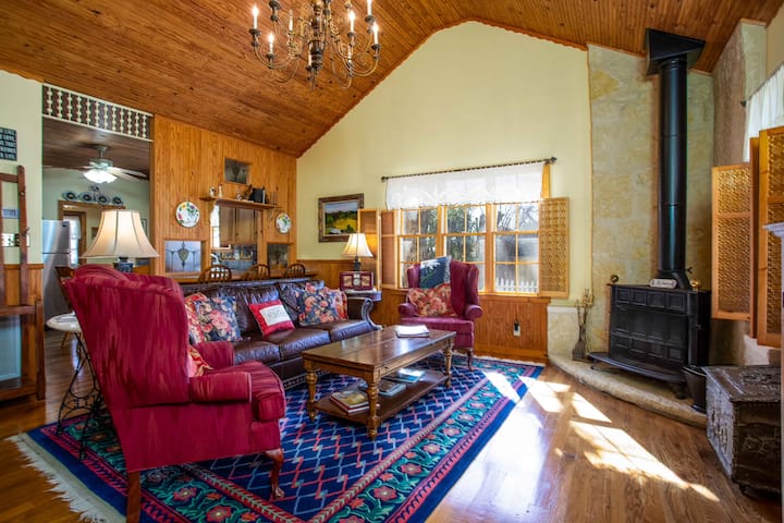 Crepe Myrtle Cottage | Cute | Great Backyard - Augusta Vin, Fredericksburg