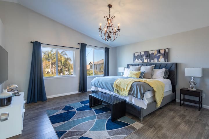 Family Bliss: Home Of Comfort And Warmth - Elk Grove