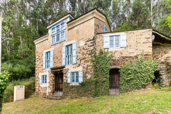 Parque Histórico del Navia Vacation Rentals & Homes - Principado de ...