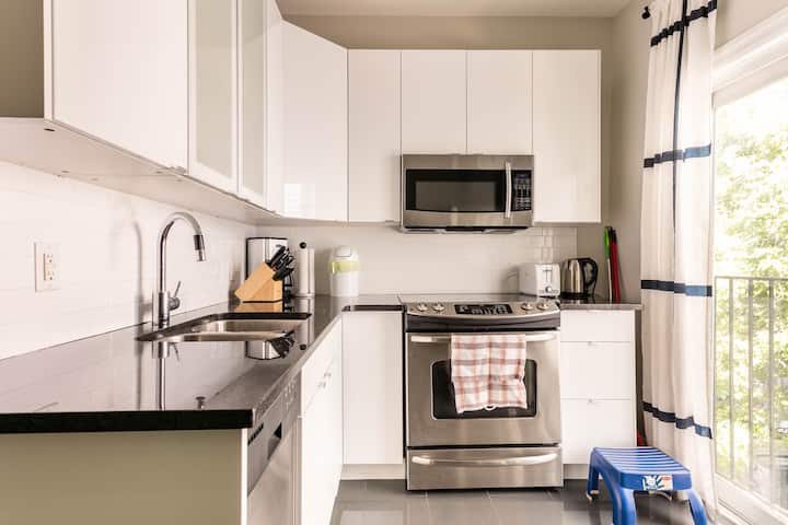 Cozy, Cool 2 Bedroom Little Italy - Toronto