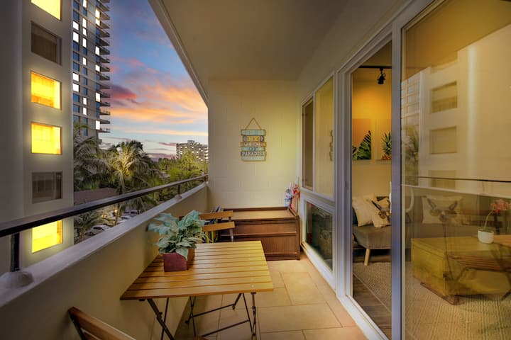 July Promo-steps To The Beach, Renovated Condo - Honolulu, HI