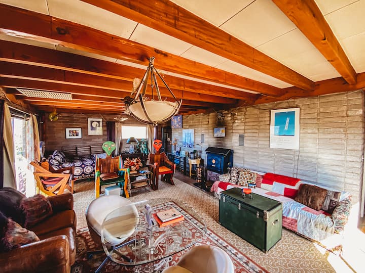 Joshua Tree "Space" Mountain House - Cozy & Unique - Yucca Valley, CA
