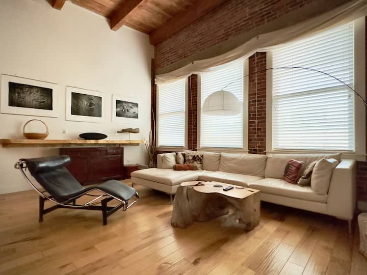 The Art Loft - In Historical Oldtown W/balcony - Victoria