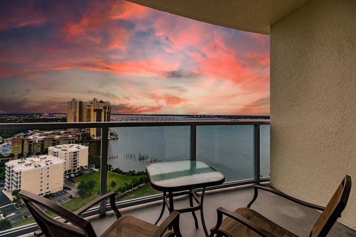 Yearly Luxury Highrise River Views 3 Bed 3 Ba - Fort Myers, FL