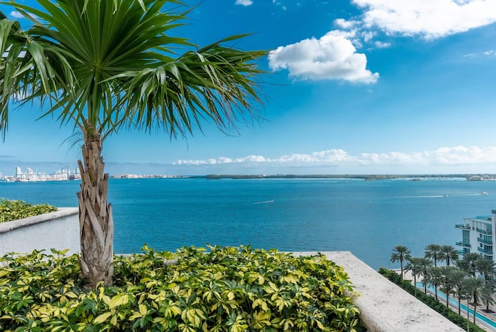 Brickell * 2 King Beds•watch Fifa Game • Pool - Miami, FL