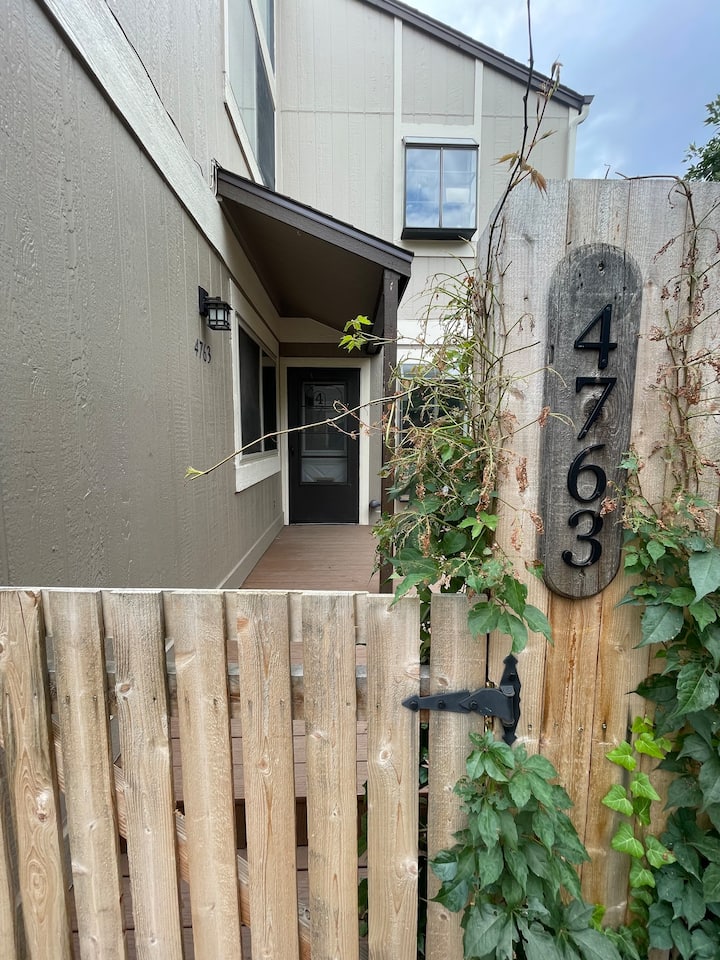 South Boulder 2bdrm Condo, Super Cute, Quiet & Cozy. (Pet Friendly) - Boulder, CO