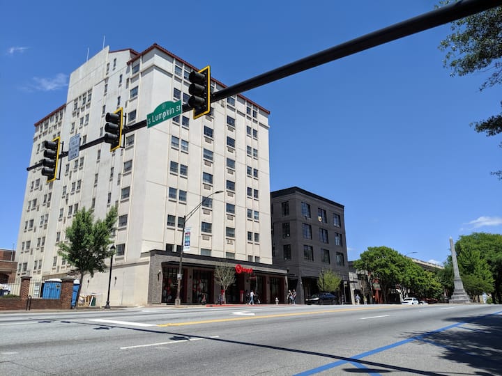 Updated Condo Just One Block From Arches - Athens, GA