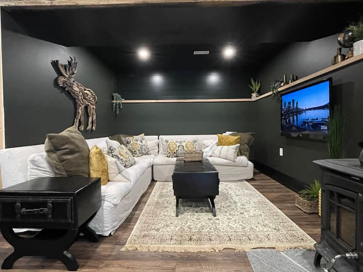 Private 1 Bedroom Suite W/ Washroom & Living Area - Huntsville