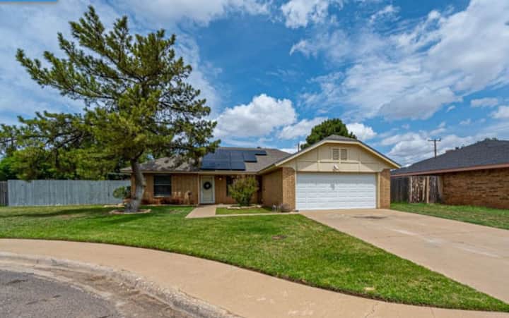 Western Hills - Corp/family House 3/2/2 W Bbq Pit - Midland, TX