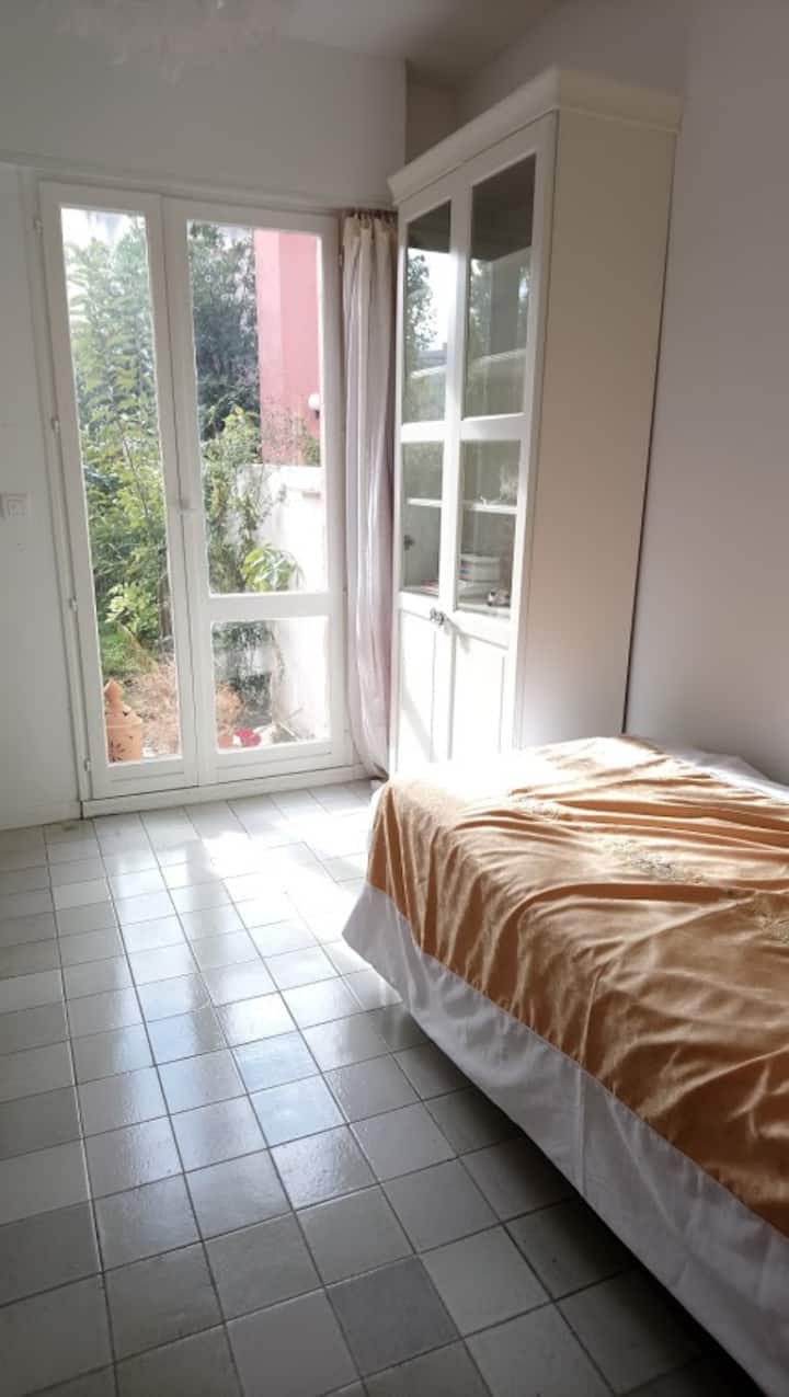 Près Des Plages, Parc Borely & Stade Vélodrome - Marseille