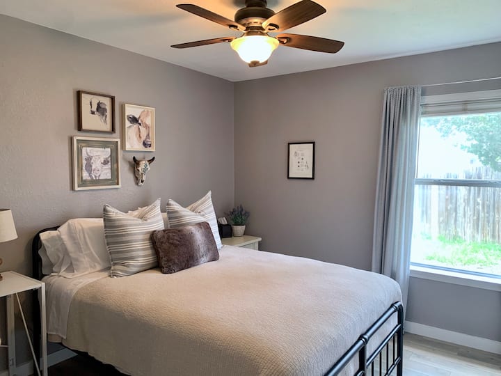 All Inclusive Queen Room-lux Amenities-clean-quiet - Leander, TX