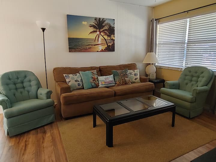 Quaint & Cozy Central Lakeland Home - Lakeland, FL