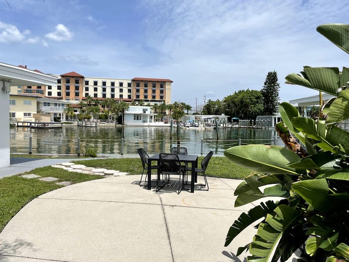 Bay Apartment 19 - Dunedin, FL