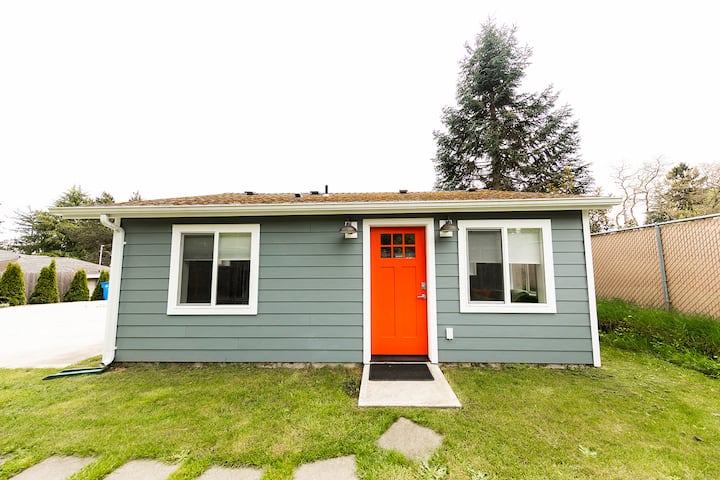 Stylish Stand-alone Shoreline Guesthouse - Shoreline