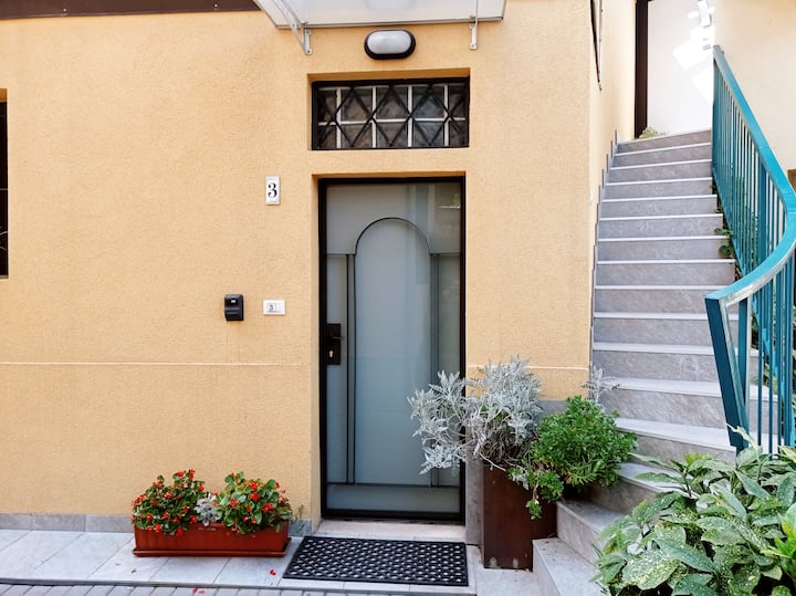 Casa Per Sei Persone,  Tre Camere Da Letto! - Bologna