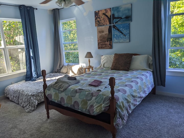 Woodland Rm-10 Min To Gig Harbor R&r In The Woods - Gig Harbor, WA
