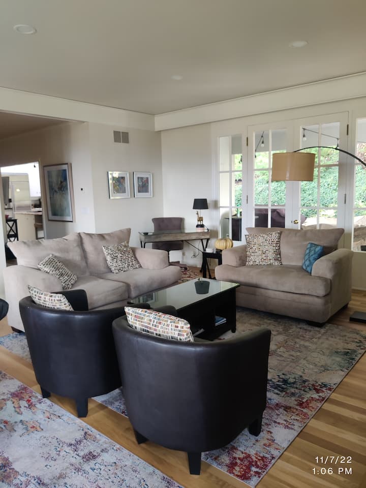 Walk To Uo, Mathew Knight, Perfect For Of 2 To 10 - Eugene, OR