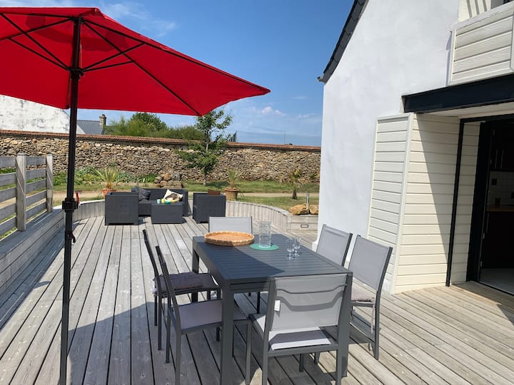 Ancienne Maison De Pêcheur Dans Un Petit Bourg - Finistère