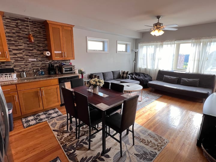 Elegant 3/br W/balcony By Downtown, Chinatown - Chicago, IL