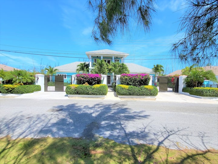 Pineapple Villa W/pool - Nassau