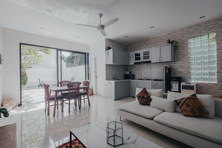 Cozy 2bd Villa Minutes Walk To Kayu Aya Seminyak - Seminyak