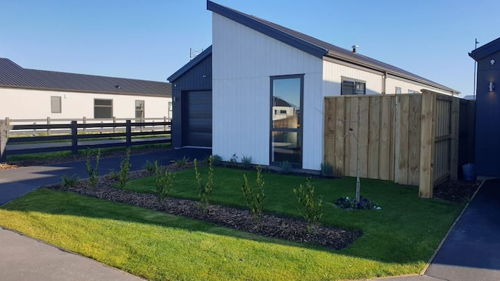 Cozy Retreat With Private Bathroom In Family Home - Rolleston