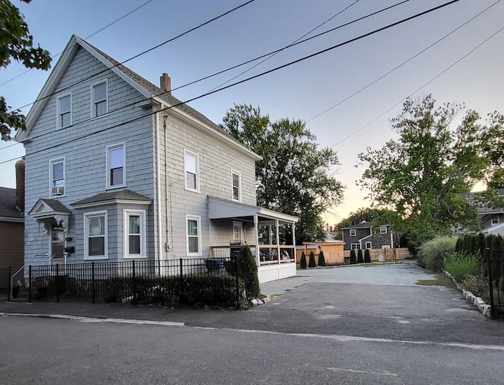 Salem Close To T Entire House! Parking Galore! - Salem, MA