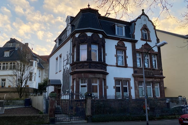 Dachgeschoss Maisonette In Villa Am Staden - Saarbrücken