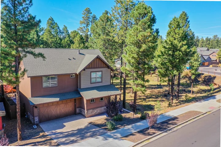 Modern Family Retreat With Hot Tub. Close To Skiing, Hiking, And Grand Canyon - Flagstaff, AZ