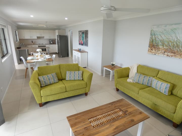 Mooloolaba Beach House - Pet Friendly - Alexandra Headland