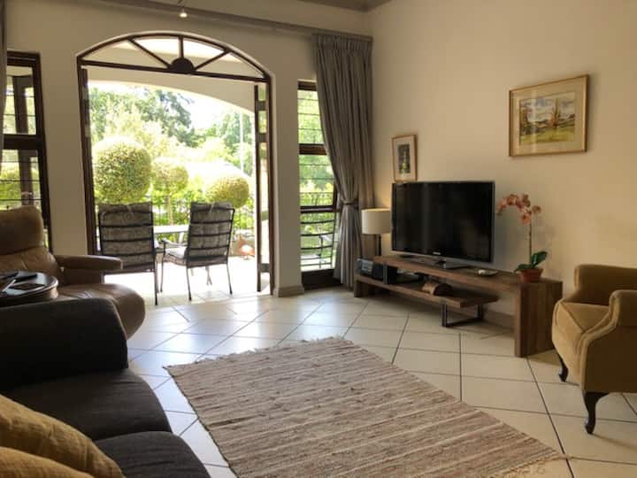 Hyde Park/craighall  2 Bed Garden Apartment - Randburg
