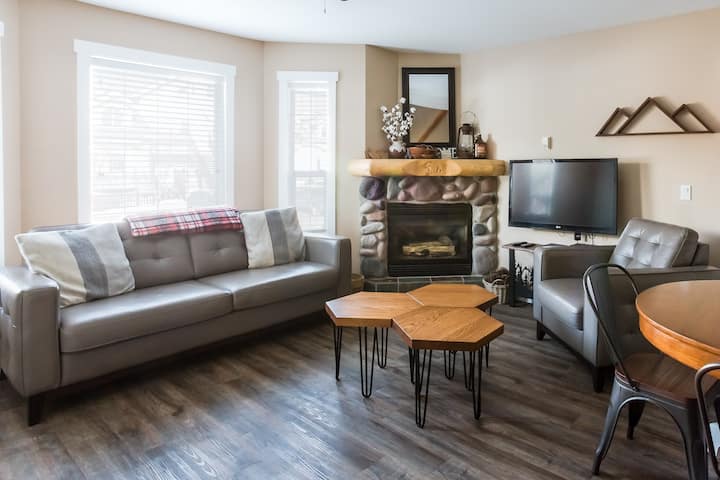 Spacious Townhouse | Loft Access | Mountain Views - Fernie