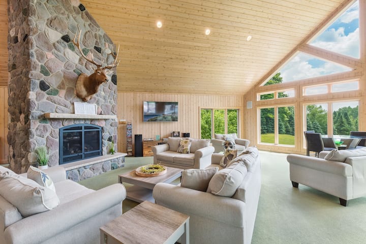 Highlandview Farms Estate- Hot Tub Golf + Skiing - United States