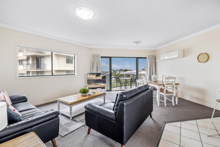 Sunshine Towers 3 Bed Oceanside Apartment (#07) - Maroochydore
