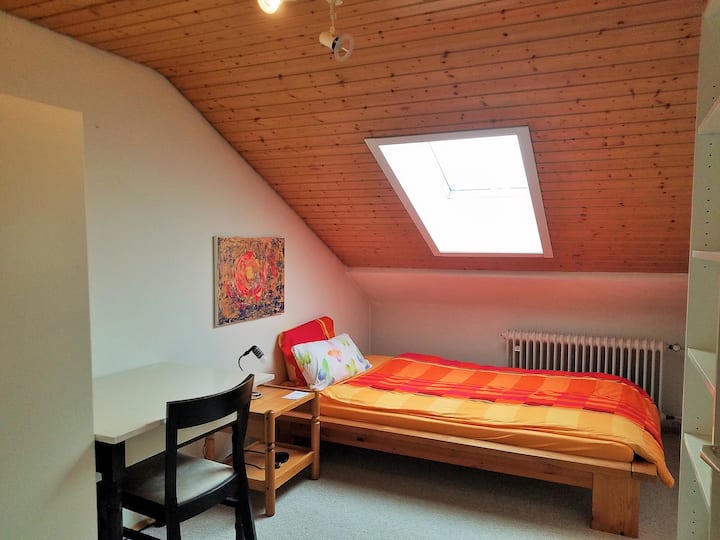 1-2 Zimmer In Wg Im Reihenhaus In 70376 Stuttgart - Stuttgart