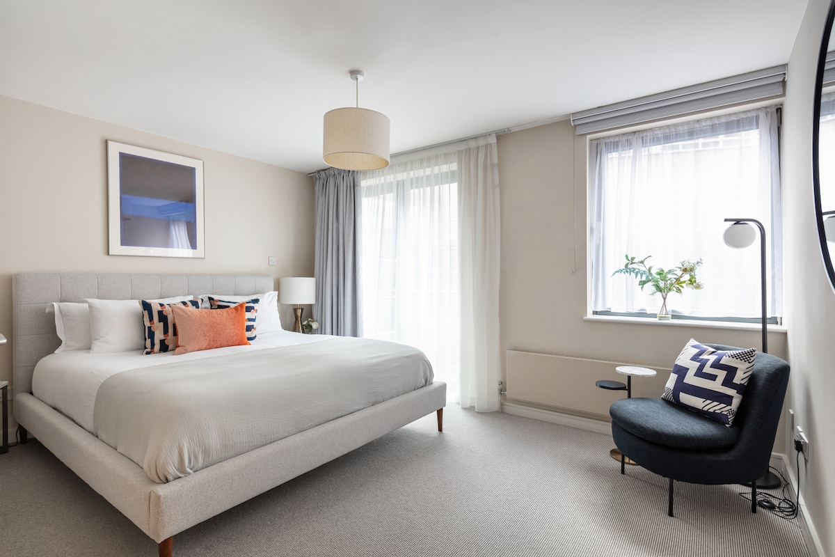 London Apartment Holiday Rentals - England, United Kingdom | Airbnb