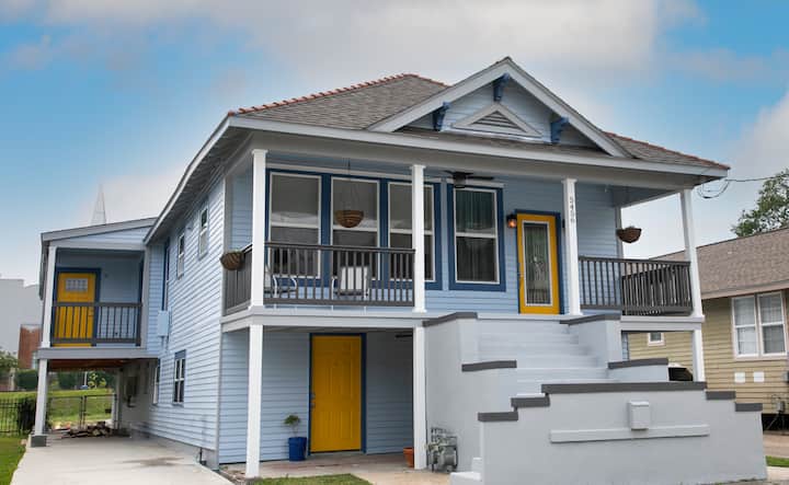 The House Of Woo's - City Park / Jazzfest - New Orleans, LA