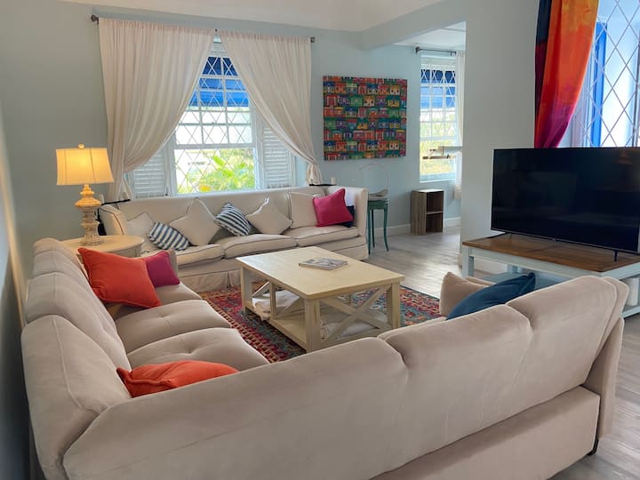 Salty Toes: 3/2 Beachfront Home - Barbados